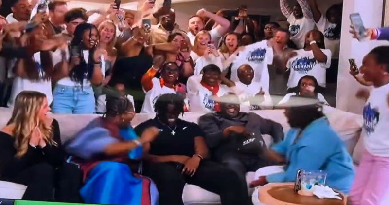 Olu Fashanu’s Mom’s Treatment Of Girlfriend At NFL Draft Goes Viral ...