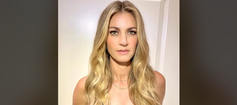 Erin Andrews’ Extremely Provocative Photo Shoot Goes Viral - Game 7