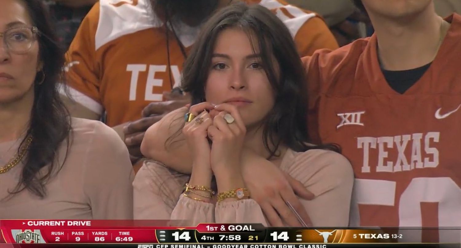 Texas Fan Goes Viral During Ohio State Loss - Game 7